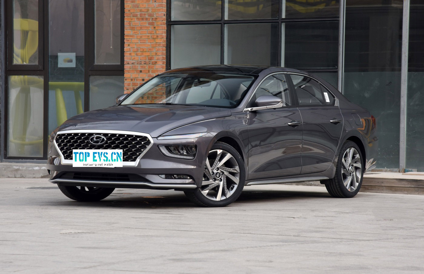 HYUNDAI Mistra phev