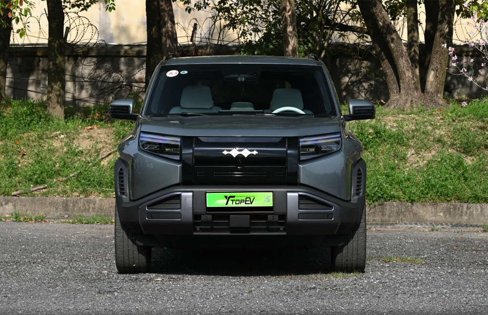 2025 Formula Leopard Titanium 3