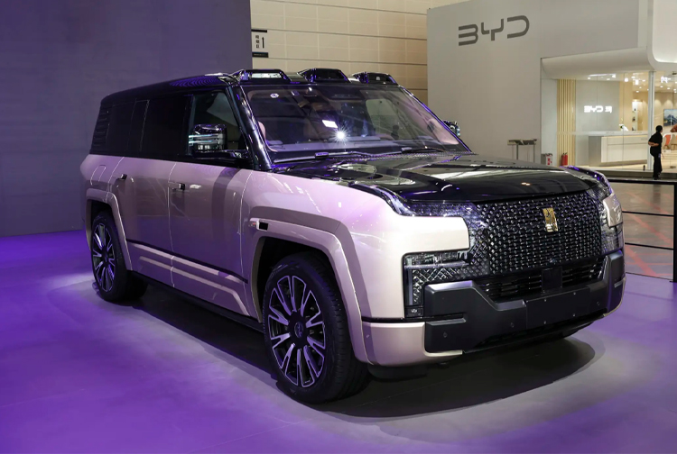 Luxury and Technology Empowerment: In-Depth Review of the Yangwang U8L ...