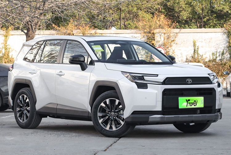 Toyota RAV4 2026: Why Is Everyone Still Buying It Despite Complaints ...